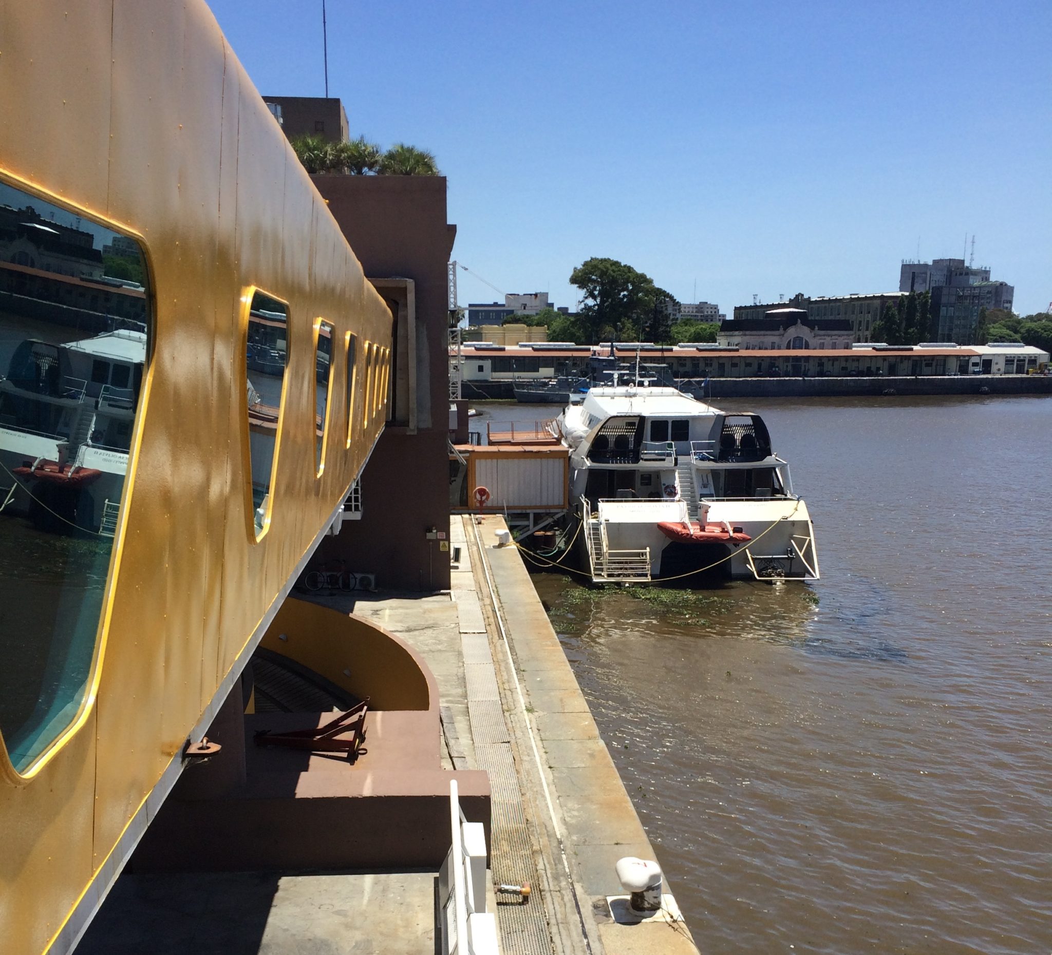 Reporte de Ferry: Buquebus (Seacat) Business Class, Buenos Aires ...