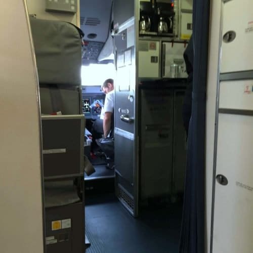 Reporte: Primera Clase de Delta Doméstica E170 Denver-Los Angeles