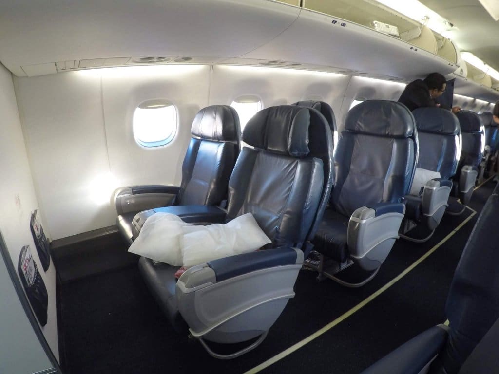 Reporte: Primera Clase de Delta Doméstica E170 Denver-Los Angeles