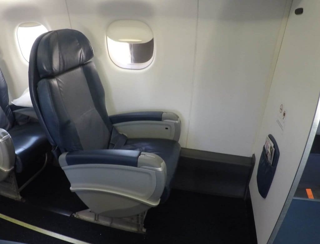 Reporte: Primera Clase de Delta Doméstica E170 Denver-Los Angeles