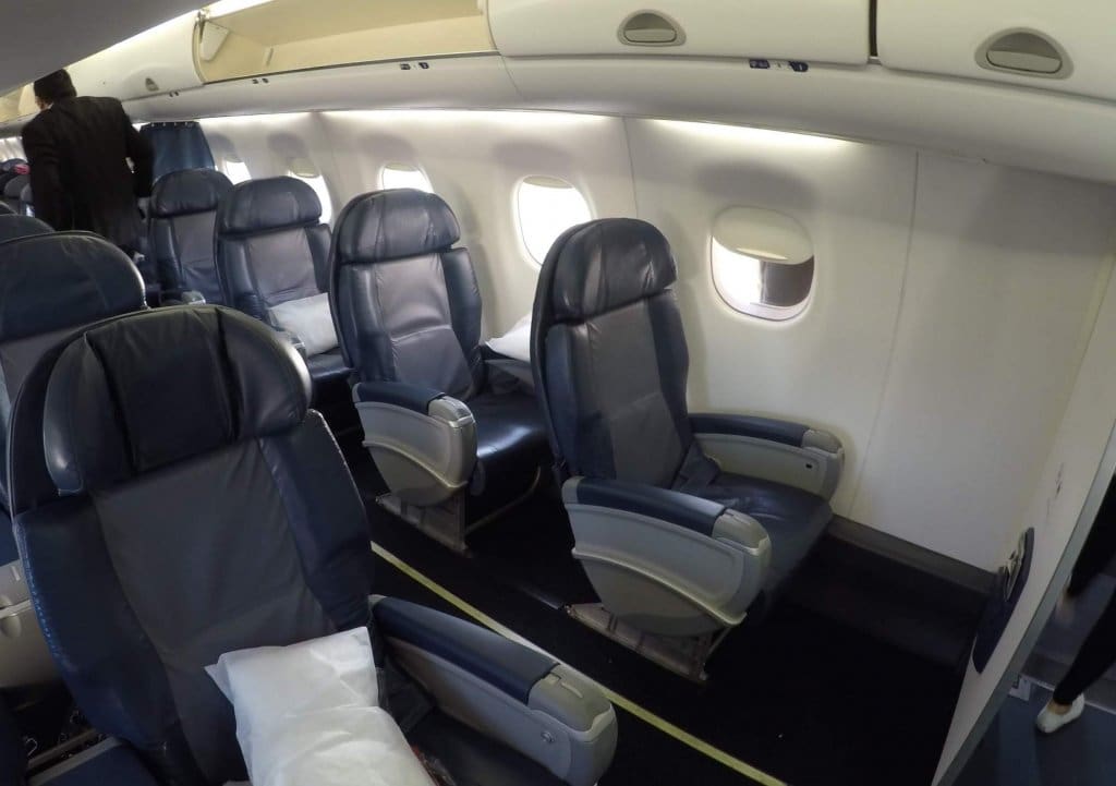 Reporte: Primera Clase de Delta Doméstica E170 Denver-Los Angeles