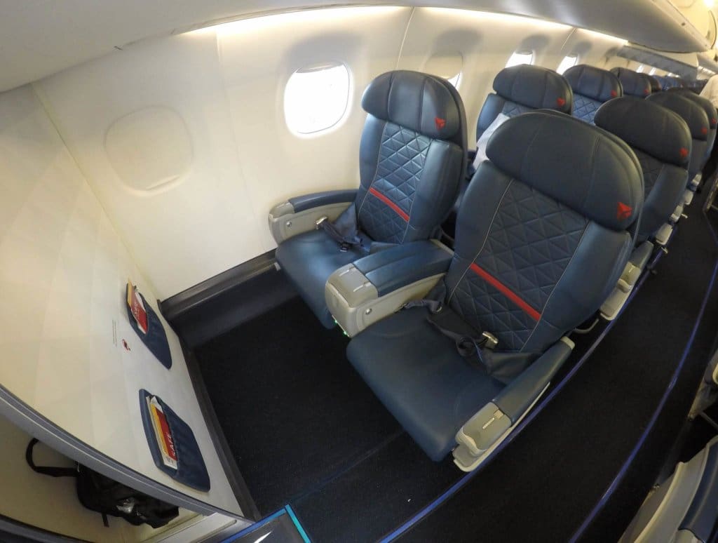 Reporte: Clase Económica de Delta E-175 San Francisco-Los Angeles ...