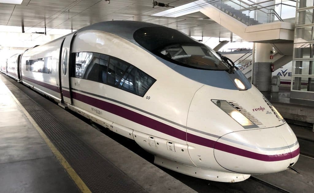 Cómo son las Cabinas de Clase Turista y Preferente del Tren de Alta ...