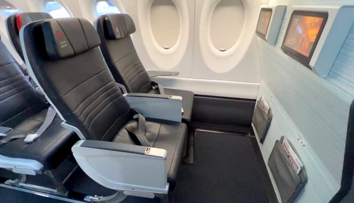 Debut en el Airbus 220 de Air Canada. Montreal a San Diego con visita ...