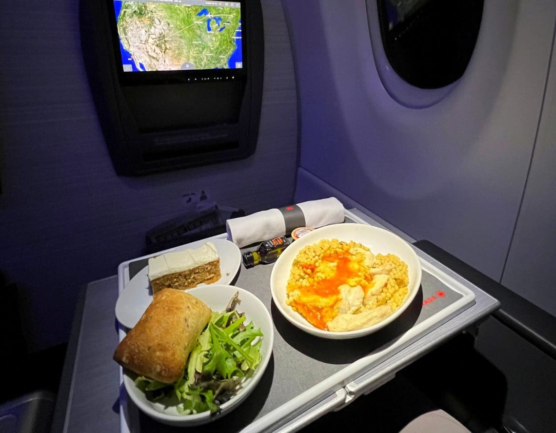 Debut en el Airbus 220 de Air Canada. Montreal a San Diego con visita ...