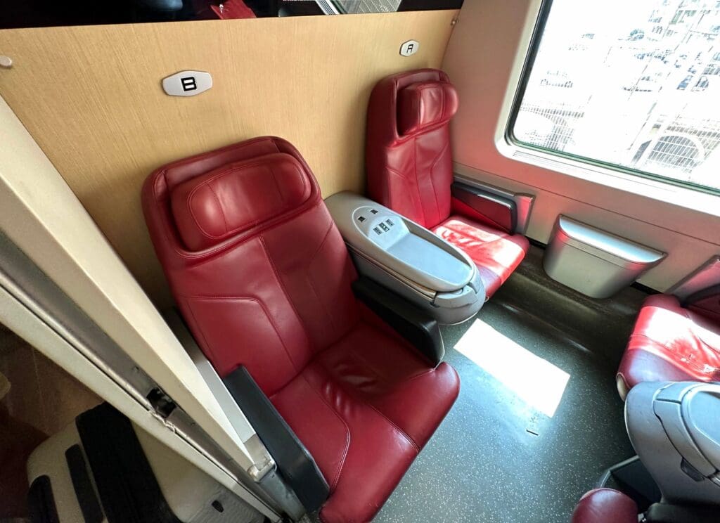 Reseña: Polémico Salotto Business Class de Trenitalia entre Salerno y ...