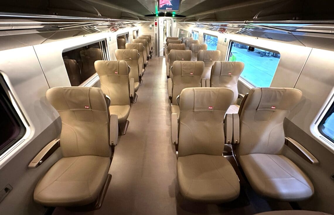 Tren de Alta Velocidad IRYO en cabina Singular Only You | Barcelona-Madrid