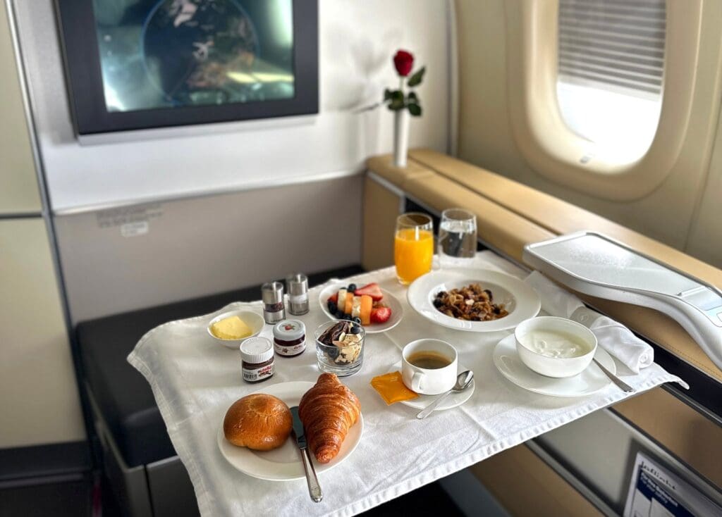 Hermosas escenas grabadas desde la cabina de un Boeing 747 de Cathay ...